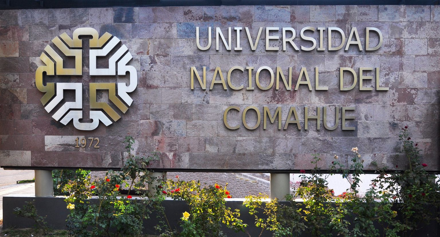Sobre la Universidad Nacional del Comahue / About the Universidad ...